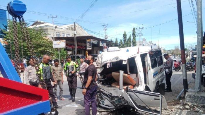 Kecelakaan Maut, 4 Orang Tewas, Angkot Ngebut Tabrakan dengan Sepeda Motor - Tribunmanado.co.id