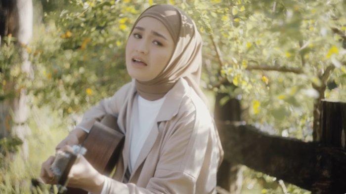 Lirik Lagu Bunga Hati - Salma Salsabil, Lengkap Dengan Chord Gitar ...