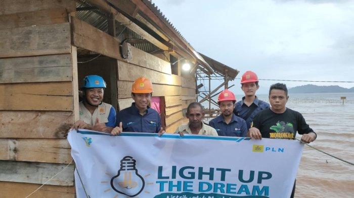 Berkah Ramadhan, Pegawai PLN Berbagi Kebahagiaan Melalui Bantuan Pasang Listrik Gratis ...