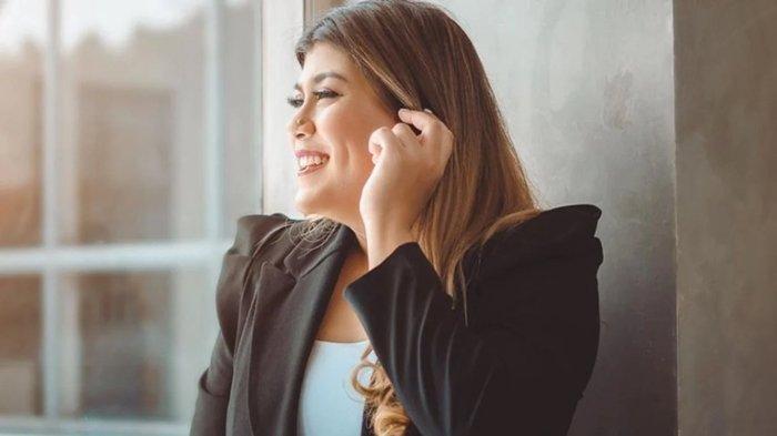 Lirik Lagu Anugerah Terindah - Regina Ivanova - Tribunmanado.co.id