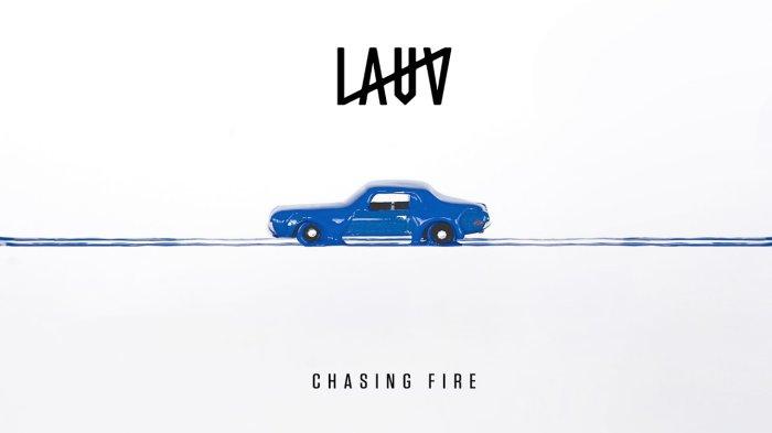 Lirik Lagu Chasing Fire - Lauv, Lengkap dengan Terjemahannya ...
