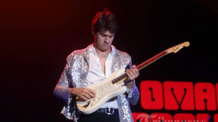 Lirik Lagu Evergreen - Omar Apollo Lengkap dengan Terjemahan dalam ...