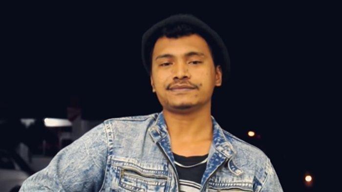 Lirik Lagu Sa Fly - Wizz Baker, Ko Tra Tau Sa Pu Sakit Ini Su Terlalu ...