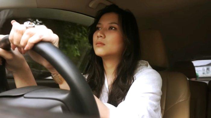 Lirik Lagu Danila Riyadi - Tak 'Sengaja Kurelakan Semua Harapanku ...