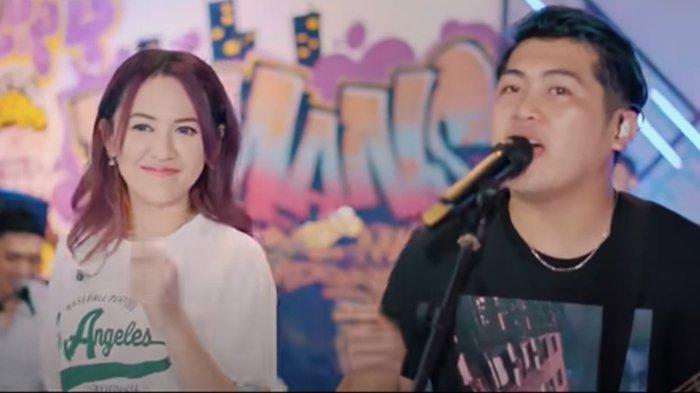 Lirik Lagu Tresno Liyane - Happy Asmara ft Delva - Tribunmanado.co.id