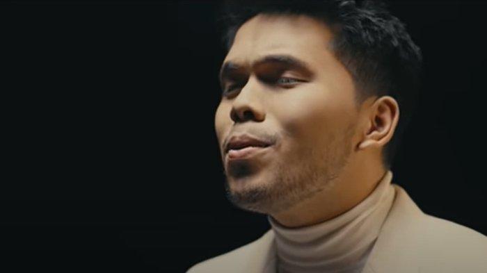 Lirik Lagu Nyatanya Tak Nyata - Thariq Halilintar 'Selalu Kuingat di ...