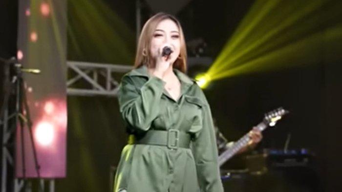 Lirik Lagu Pantun Janda - Shinta Arsinta 'Kuda yang Mana, Kuda yang ...