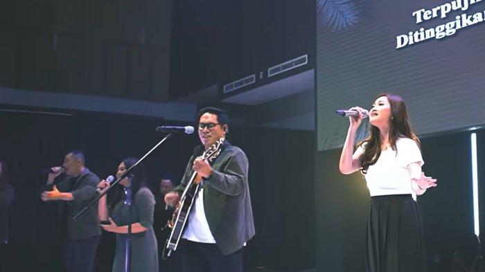 Lirik Lagu Sujud dan Terimakasih - JCC Worship: Salib-Mu Kemenanganku - Tribunmanado.co.id