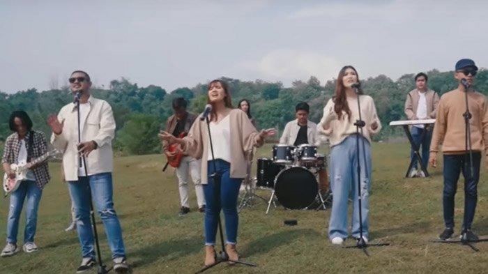 Lirik Lagu Tak Terbatas - Unlimited Fire Band, Kukagumi Caramu ...