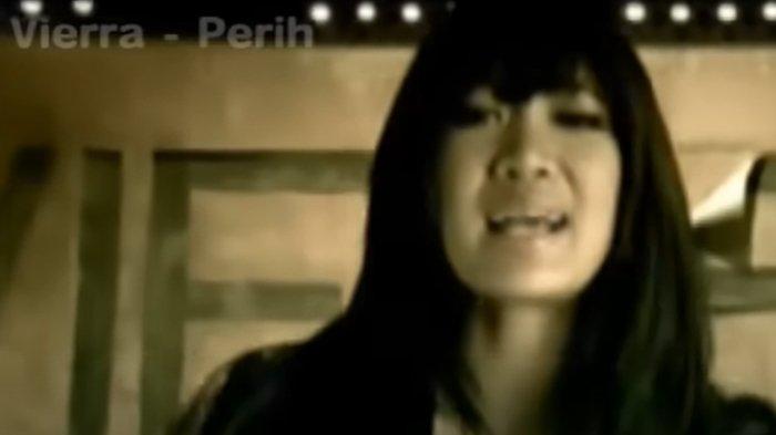 Lirik Lagu Perih - Vierra 'Aku Kan Bertahan Meski Takkan Mungkin ...