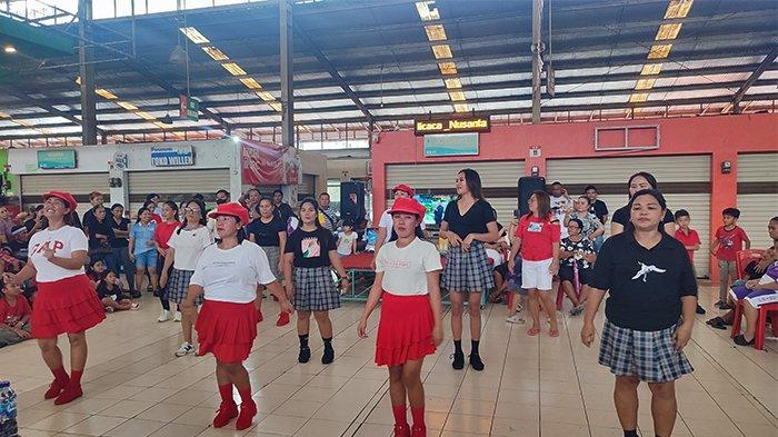 Pedagang Jadi Peserta Line Dance dan Karaoke, Lomba HUT RI Pasar Segar ...