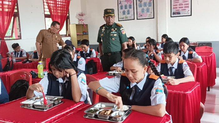 Siswa di Bitung Sulawesi Utara Sebut Menu MBG Lezat, Kepala Sekolah Bercanda Tak Ada Lagi Uang ...