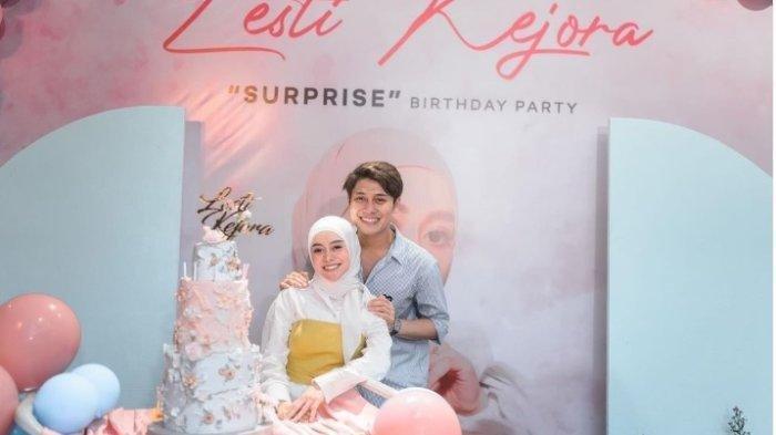 6 Deretan Kisah Perjalanan Cinta Lesti dan Rizky Billar Kini Berujung Dugaan Selingkuh Hingga ...