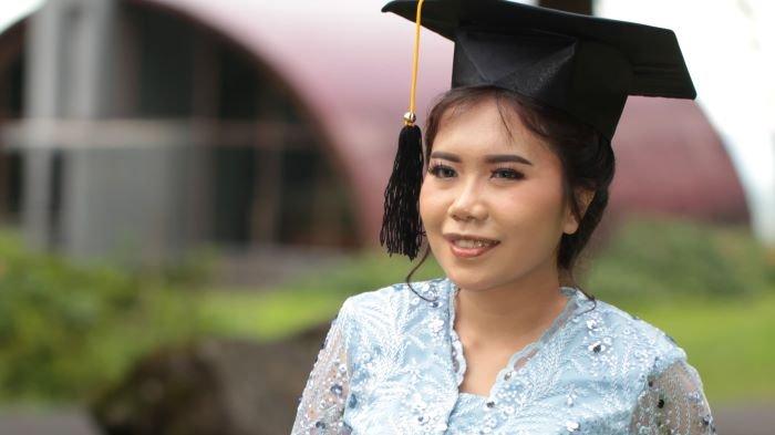 Cewek Manado Monik Uktolseja Berburu Takjil di Kota Manado, Tradisi Toleransi Antara Umat ...