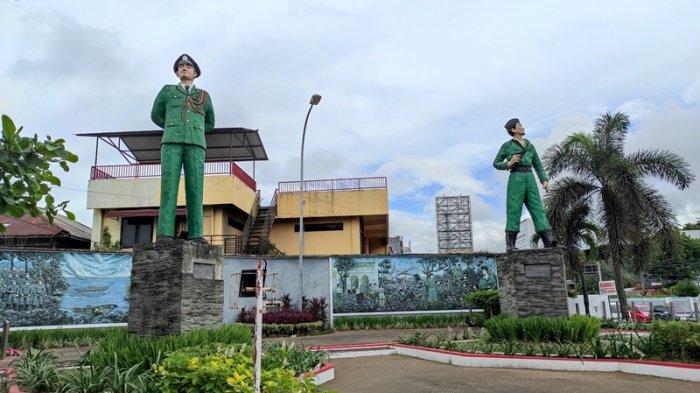 Berita Foto: Monumen Robert Mongisidi - Pierre Tendean di Manado ...