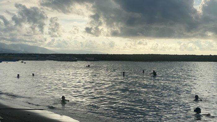 Berita Foto: Pantai Bitung Karangria di Tuminting Manado Kamis 21 ...