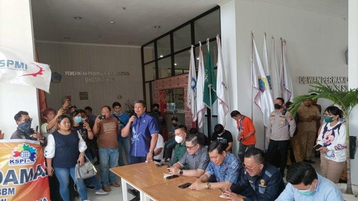 8 Anggota DPRD Sulawesi Utara Sambut Aksi Demonstrasi, Sepakat Tolak Kenaikan Harga BBM ...