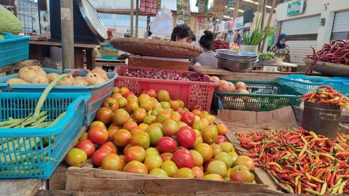 Harga Tomat Naik di Pasar Segar Manado Sulawesi Utara, Dikeluhkan ...
