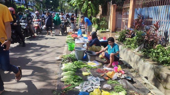 Pasca Banjir di Manado, Pasar Bobo Bailang Ditutup Sementara, Pedagang Jualan di Bahu Jalan ...