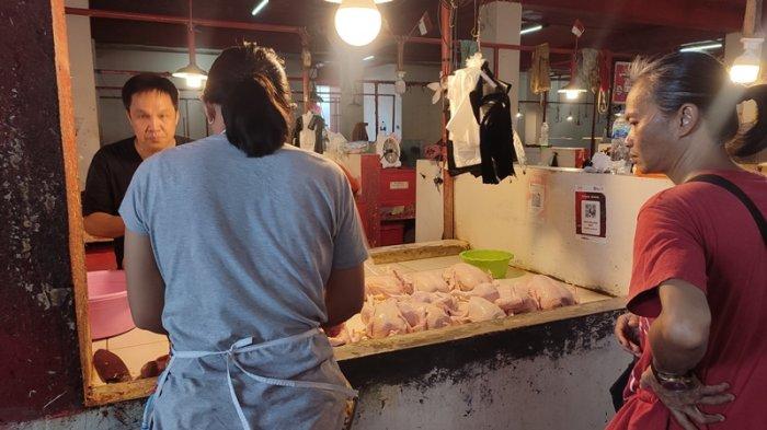 Kurang Stok, Harga Daging Ayam di Pasar Bersehati Manado Sulawesi Utara ...