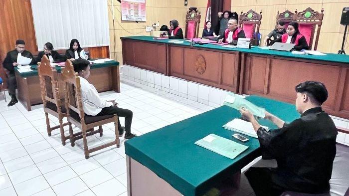 Ibu Korban Menangis Haru Usai Akri Djafar Ali Divonis Seumur Hidup ...