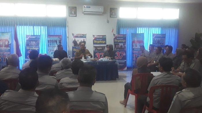 Bahas PAD dan Kesejahteraan Karyawan, Limi Mokodompit Rapat bersama ...