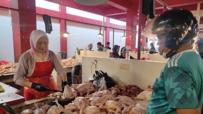 Takut Harga Naik, Sejumlah Warga Manado Beli Sekarang Daging Ayam dan Sapi Persiapan Lebaran ...