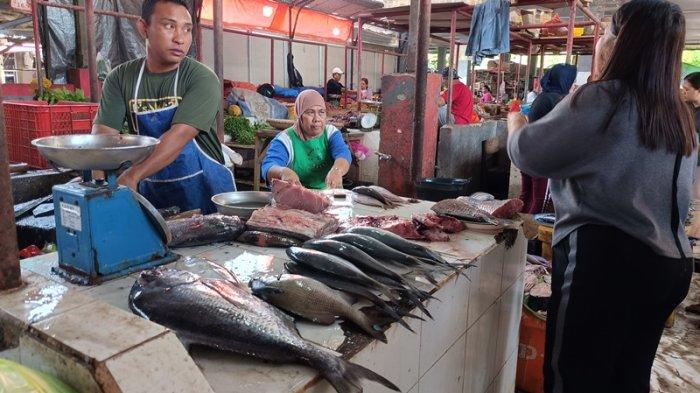 Harga Ikan di Pasar Ratahan Mitra Sulawesi Utara Mahal, 4 Ekor Tude Rp ...