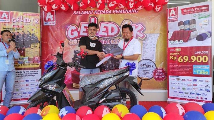 Beli Susu dan Popok di Alfamidi, Warga Manado ini Dapat Motor Hadiah ...