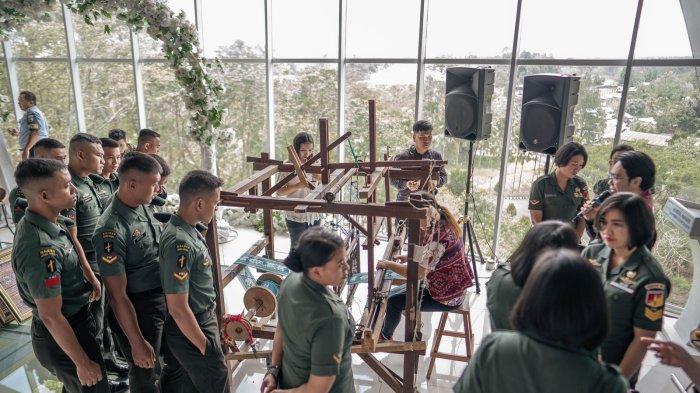 Hari Batik Nasional, Novotel Manado Beri Pengalaman Prajurit TNI ...