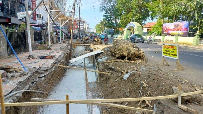 Begini Potret Perbaikan Selokan di Jalan Sam Ratulangi Manado Sulawesi ...