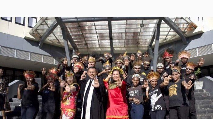 Peringati Hardiknas, Civitas Politeknik Negeri Manado Gunakan Pakaian ...