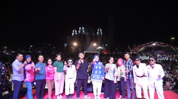 Tatong Bara dan Nayodo Koerniawan Meriahkan Pesta Rakyat Gebyar ... Tatong Bara dan Nayodo Koerniawan Meriahkan Pesta Rakyat Gebyar ...