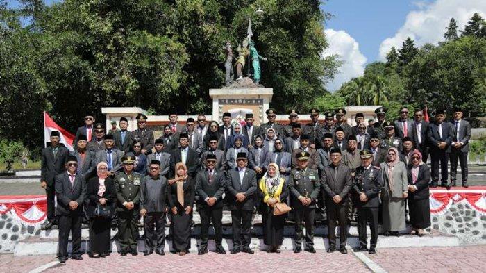 Pj Wali Kota Kotamobagu Pimpin Upacara Hari Pahlawan 2024 di Alun-alun Boki Hontinimbang ...