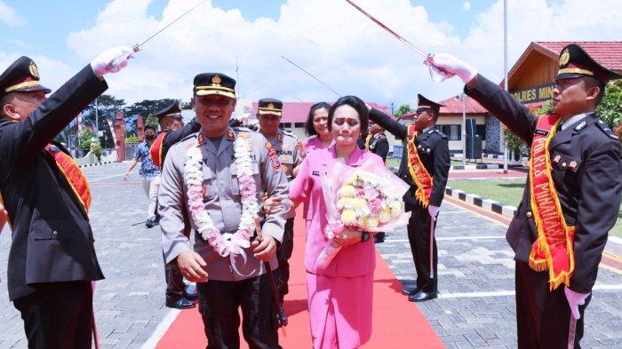Polres Minahasa Sulawesi Utara Gelar Parade Kapolres Baru - Tribunmanado.co.id