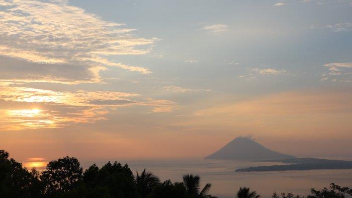 Berita Foto Gunung Tumpa, Destinasi untuk Menikmati Senja di Manado ...
