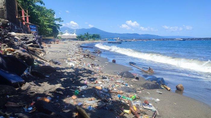 Pinggiran Pantai Boulevard ll Manado Sulawesi Utara Dihiasi dengan ...