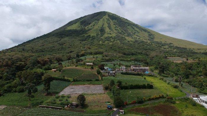 Foto Baru Gunung Lokon Tomohon Sulawesi Utara Desember 2023 ...