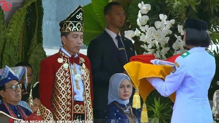 Presiden Jokowi Kenakan Pakaian Adat Suku Banjar Kalsel saat Upacara Penurunan Bendera di IKN ...