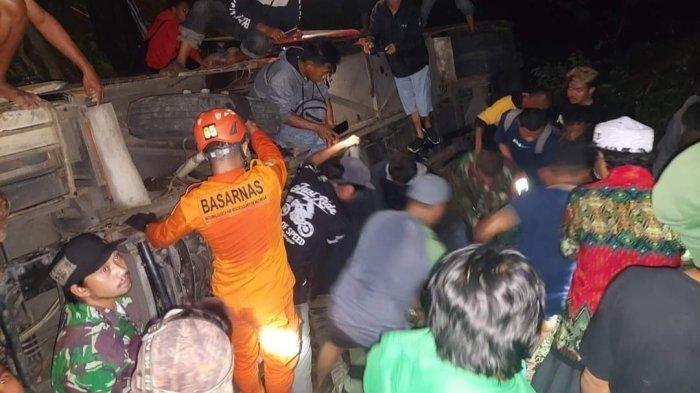 Jenazah Santri Gontor Poso Asal Manado Dimakamkan di Mamuju, Korban Kecelakaan Bus Terjun Jurang ...