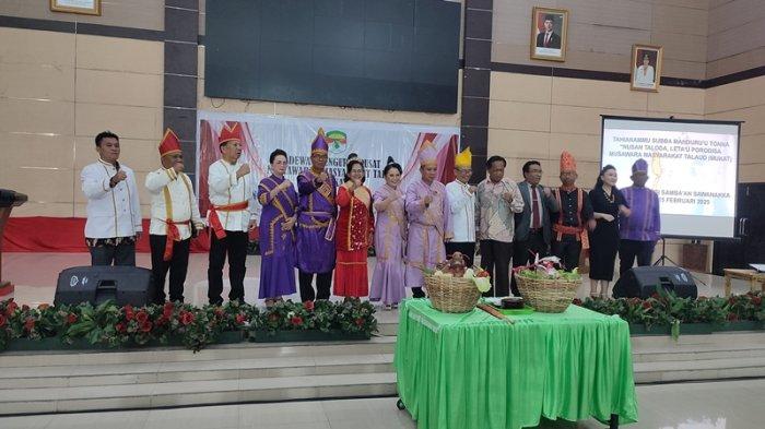 Foto-Foto Kegiatan Ritual Adat Manduruu Tonna di Graha Gubernuran ...