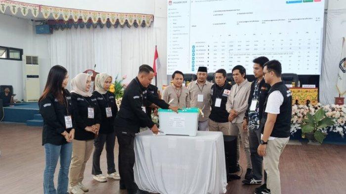 Breaking News : KPU Tetapkan Oskar Manoppo - Argo Sumaiku Raih Suara Terbanyak di Pilkada Boltim ...