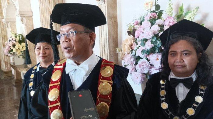 Pesan Rektor Unika De La Salle Johanis Ohoitimur Untuk 431 Mahasiswa ...