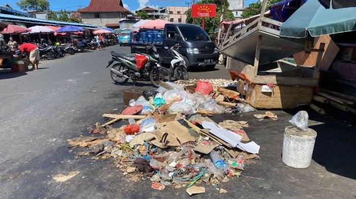 Warga Keluhkan Sampah Berserakan di Pasar Karombasan Manado, Ini Tanggapan Kasi Kebersihan Wanea ...