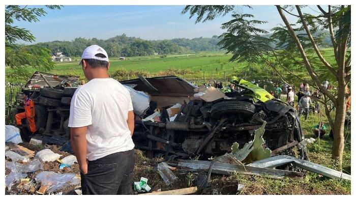Kecelakaan Maut Tadi Pagi Pukul 04.00 WIB, 6 Orang Tewas di Tempat, Truk Besi Tabrak 8 Kendaran ...