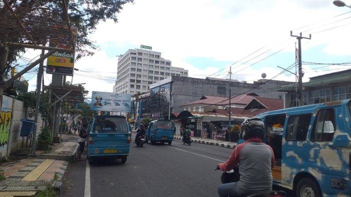 Mikro Ngetem di Tengah Jalan Sam Ratulangi Manado Kerap Bikin Macet ...