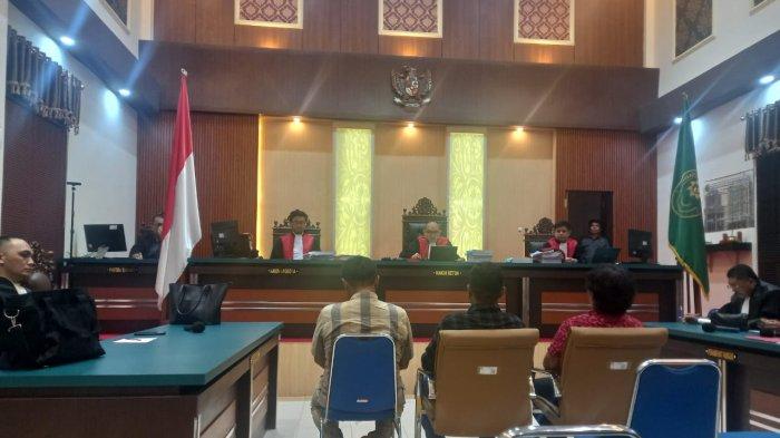 Breaking News: Hakim Jatuhkan Vonis 3 Terdakwa Kasus Pergeseran Suara ... Breaking News: Hakim Jatuhkan Vonis 3 Terdakwa Kasus Pergeseran Suara ...