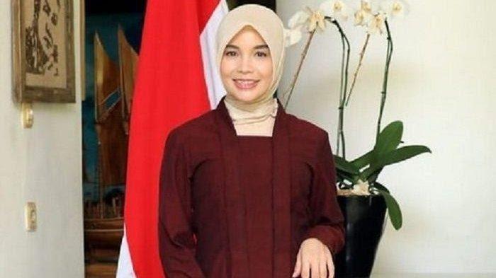 Profil Siti Atiqoh, Istri Ganjar Pranowo yang Resmi Diusung PDIP di ...