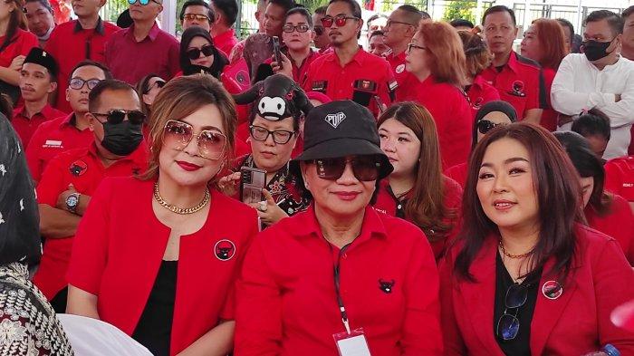 Caleg Wanita PDIP Kenakan Topi Banteng dan Petani, Ini Gaya Unik Mereka ...