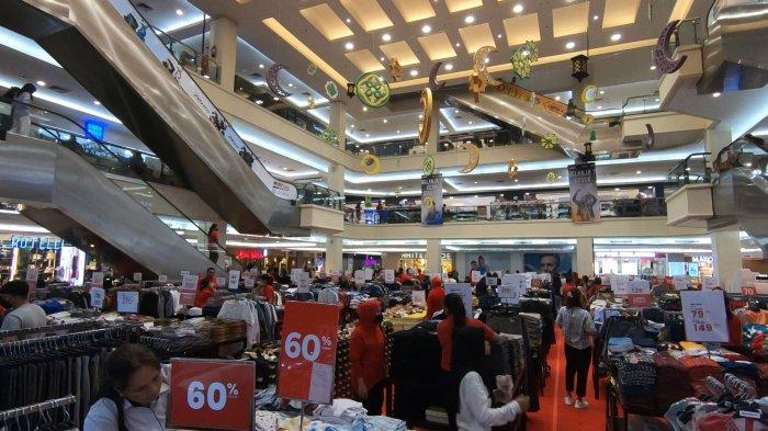 Suasana Megamall Manado Sulawesi Utara, Jelang Hari Raya Idul Fitri ...